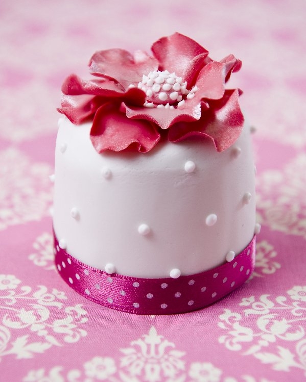 Miniature Cakes | Mini Cakes | Cakes by Robin